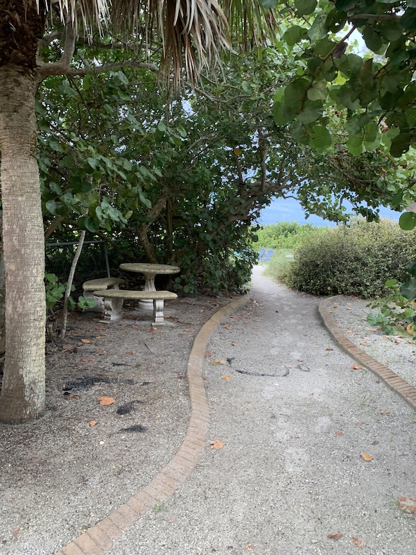 Gorgeous Beach House On Venice Island, Heated Pool, Min Away From Private Beach! - ベニス・ビーチ, FL