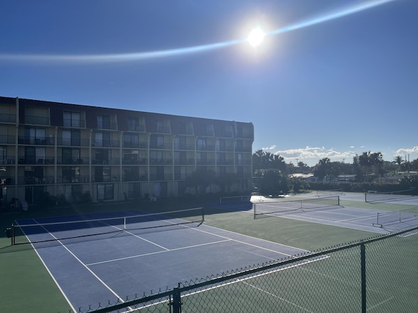 Condo Across The Street From Daytona Beach With Lots Of Amenities - 데이토나비치