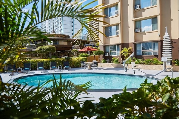 For The Whole Family! Onsite Pool, 2 Great Units, Pet-friendly Property - Honolulu