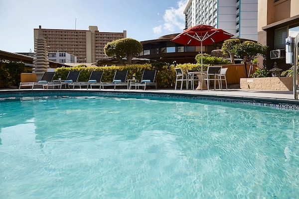 2 Deluxe Two Doubles Rooms At Pagoda Hotel - Honolulu