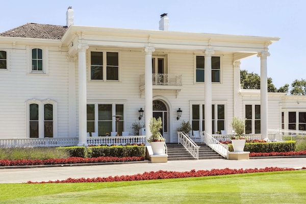 Perfect Spot In Napa! Short Drive From Black Stallion Winery, Pool, Free Parking - Napa, CA