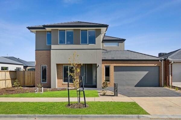 City & Surf Getaway - Luxe, Spacious, Sleeps 12 - Geelong