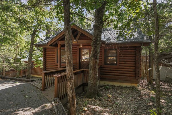 Tucked In Branson Cabin! King Bed, New Kitchen, Resort Amenities! | 164 - Rockaway Beach, MO