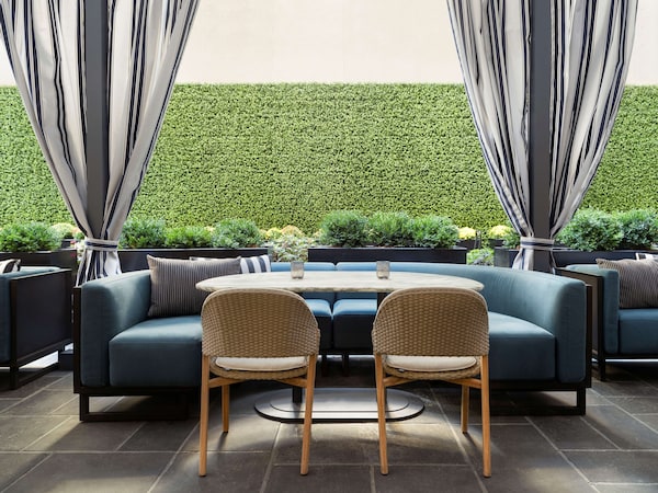 Prime Location! 2 Spacious Units, Steps To Central Park And Top Of The Rock! - Manhattan, NY