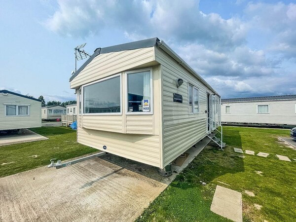 Superb Caravan With Free Wifi At Seawick Holiday Park Ref 27922sw - Clacton-on-Sea