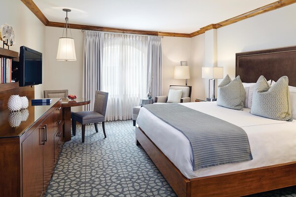 Sharply Appointed Plaza Room With Custom Artwork - Steps To Pool, Dining & Spa - 베일