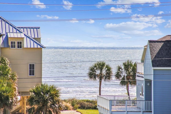 Cottage By The Sea | Pet Friendly, Covered Patio - Jamaica Beach, TX