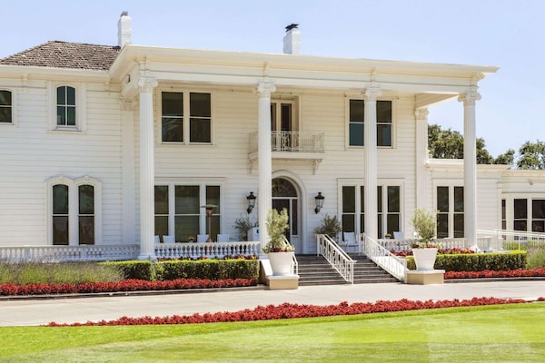 Enjoy The Vineyards Of Northern California! 4 Convenient Suites W/ Kitchens! - Yountville, CA