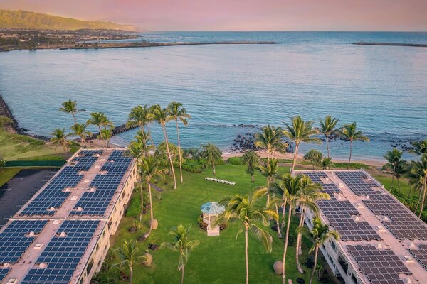 Beachfront Bliss: Two Spacious Rooms With Panoramic Ocean Views & Pool - Kahului, HI