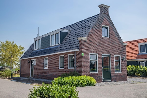 Detached Bungalow With 3 Bedrooms With Box Spring Beds - Purmerend