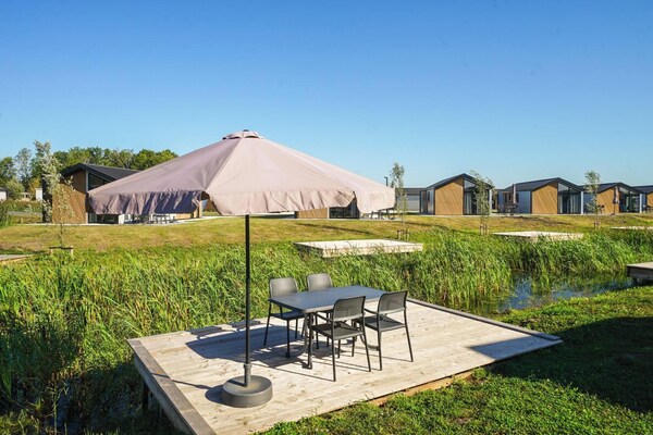 Chalet With 2 Bedrooms And 1 Bathroom - Dronten