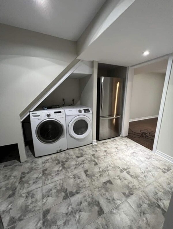 Finest Br Free Parking/wifi Tv Shared Suite - Burlington