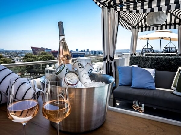 Spacious Unit With City View! Discover Petersen Automotive Museum! Rooftop Pool - Los Angeles, CA