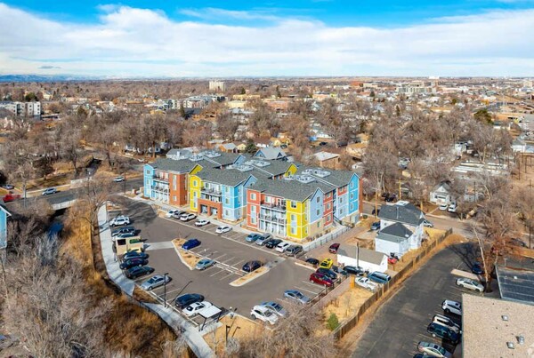 Relaxing 3br Apartment With Pool & Wifi - Greeley, CO