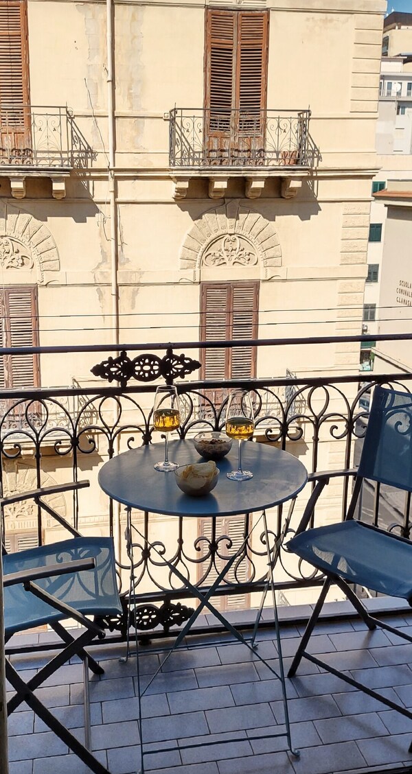 Central Apartment A Stone's Throw From The Port - Palermo