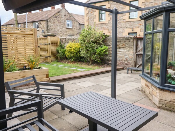 Muscle Shoals, Pet Friendly, With Open Fire In Seahouses - Seahouses