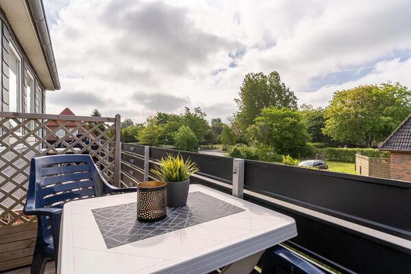 Geschmackvolle Und Moderne 2- Zimmerwohnung Mit Balkon Für 2 Personen - Tating