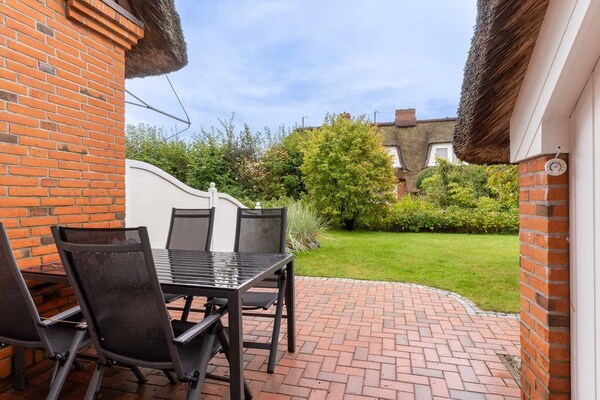Beautiful Vacation Apartment Under Thatch With Garden For 4 People In The Ording District - Sankt Peter-Ording