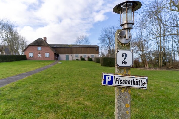 Schönes Reetgedecktes Ferienhaus Mit Großzügigem Eingezäunten Garten Für 4 Pers. - Tating