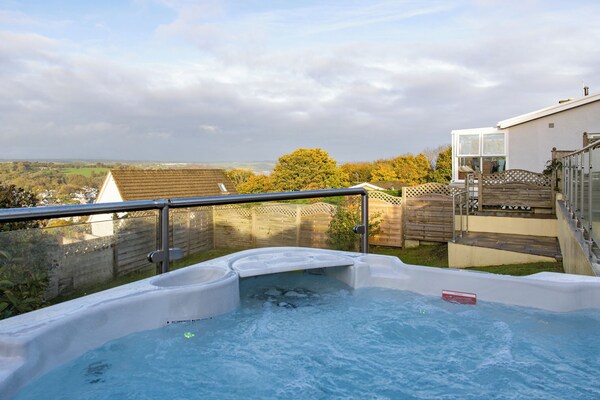 Golwg Y Môr - Sea View Cottage With Hot Tub - Amroth