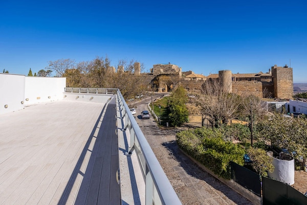 Unique 3 Apartment Carmona Villa - Carmona