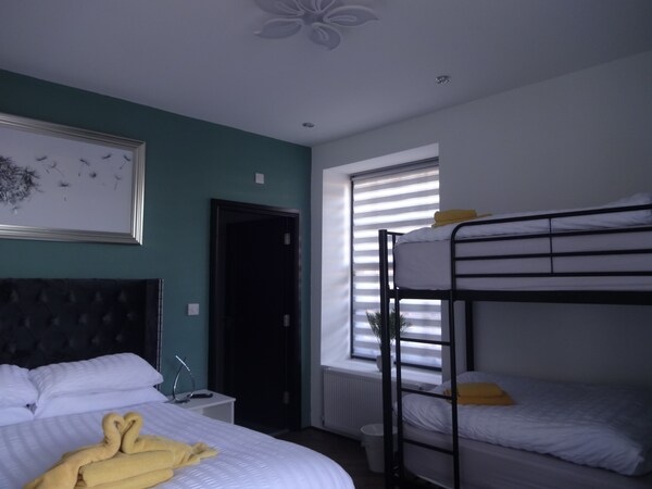 Family Room In The Farmhouse, Sleeping 4, Breakfast Included In Onsite Bistro Close To Beach - Powfoot