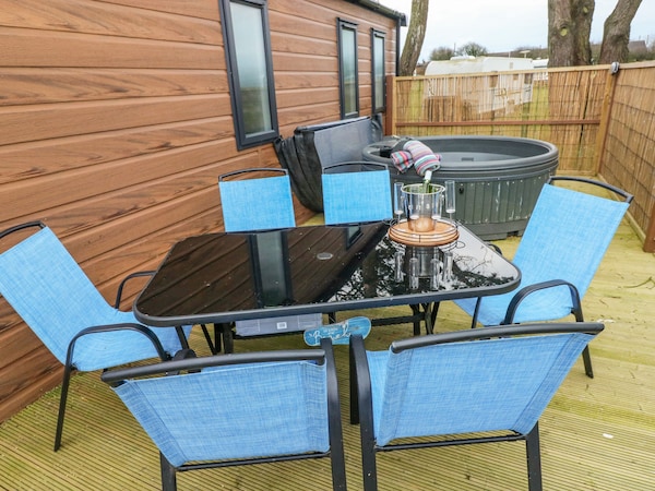 Oyster Lodge, Pet Friendly, Character Holiday Cottage In Broad Haven - Little Haven