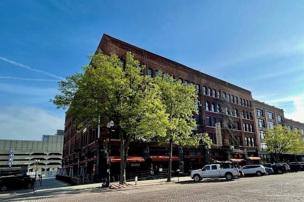 A Historic 700 Square Foot Atrium Loft In The Heart Of The Old Market - Council Bluffs, IA