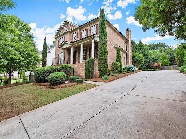 Luxury Buckhead Executive Oasis For Family Or Work - Sandy Springs, GA
