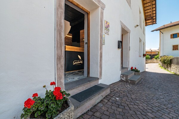 Apartment "Schreiberhof Landhaus" With Mountain View, Shared Garden & Wi-fi - Kastelruth