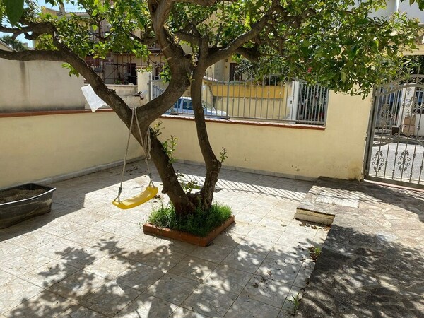 Spacious Holiday Home Near The Sea With Courtyard Perfect For Families & Friends - Posada