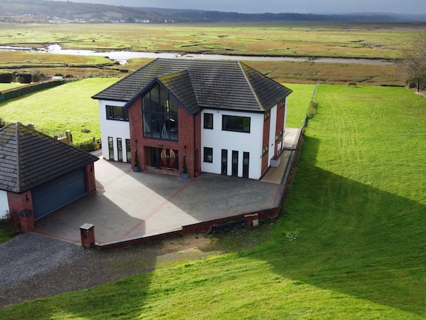 Ty Marlyn, Pet Friendly, Luxury Holiday Cottage In Crofty - Llanelli