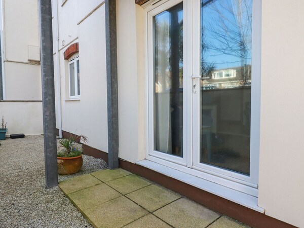 Flat 4, Family Friendly, Character Holiday Cottage In Newquay - Mawgan Porth