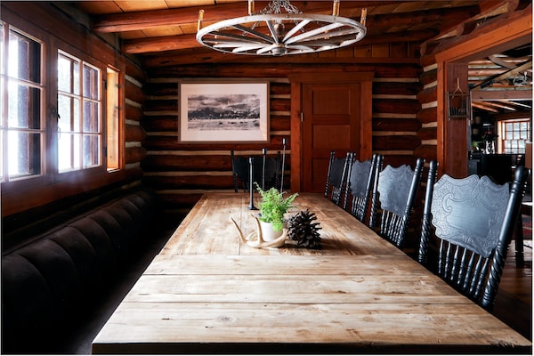 Fish In Your Own Private Pond, Soak In Our Hot Tub, And Relax In Luxury - Grand Lake, CO