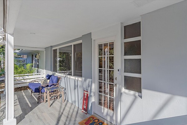Cozy Cottage Close To Everything W/ Grill On Patio - Sarasota, FL
