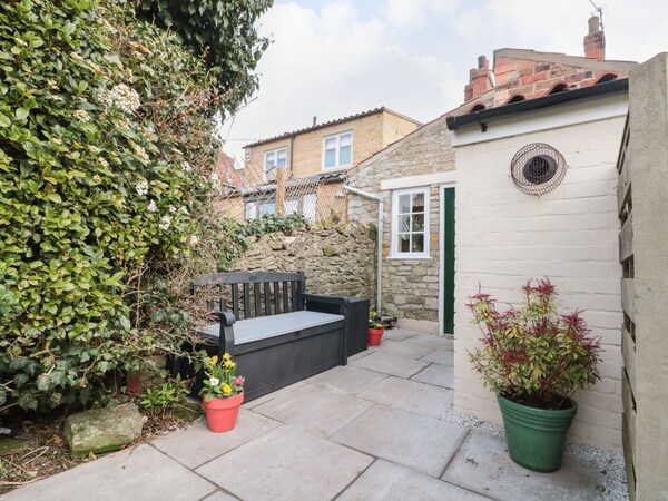 12 Castlegate, Pet Friendly, Character Holiday Cottage In Pickering - Thornton Dale