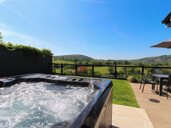 Pen Y Banc, Pet Friendly, With Hot Tub In Builth Wells - Builth Wells