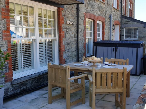 Salty Sea Dog, Pet Friendly, Character Holiday Cottage In Tintagel - Port Isaac