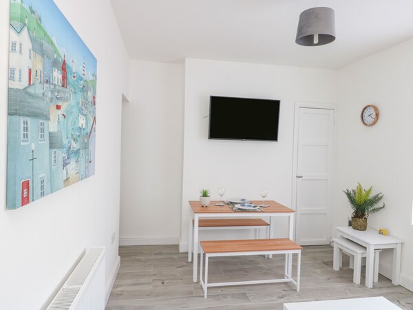 Port Apartment 2, Pet Friendly In Holyhead - Rhosneigr