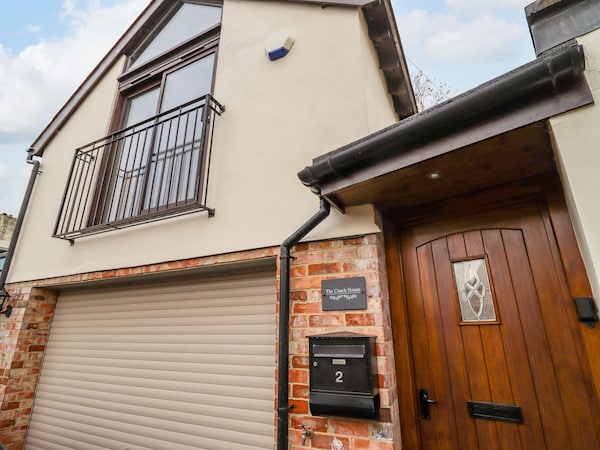 The Coach House, Romantic, Character Holiday Cottage In Cheltenham - Cheltenham