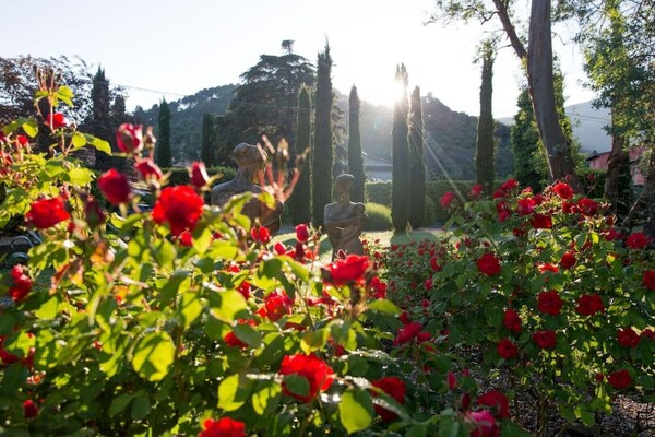 Stunning Family Villa, Nestled Within The Village Of Vorno, South Of Lucca - Lucca