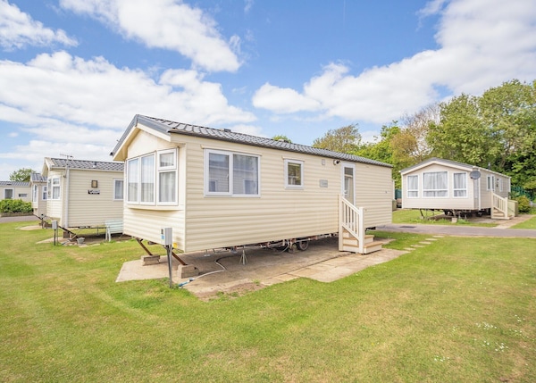 12ft-wide Luxury Caravan With One Double And One Twin. - Lyme Regis