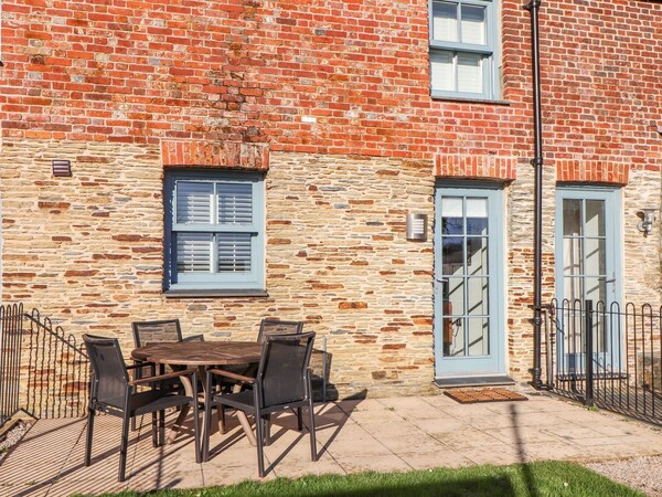 The Old Smokehouse, Pet Friendly, With A Garden In Charlestown - St Austell