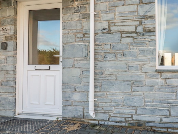 6a The Mews, Pet Friendly, With A Garden In Harlyn, Cornwall - Constantine Bay