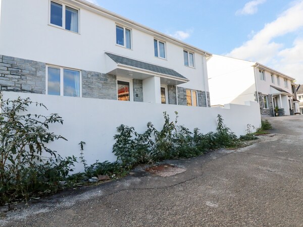 6b The Mews, Pet Friendly, With A Garden In Harlyn, Cornwall - Constantine Bay
