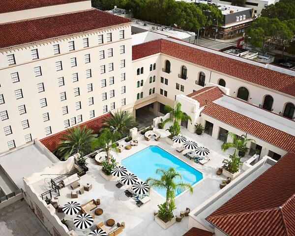 One Bedroom Ste One King Bed At Pasadena Hotel & Pool - 