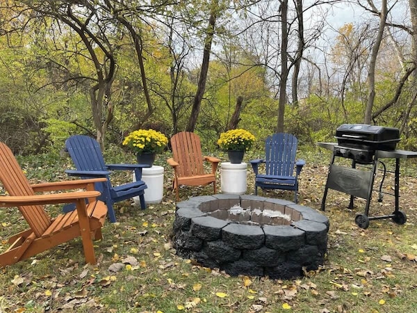 Private Oasis With Spacious Backyard - Tinley Park, IL