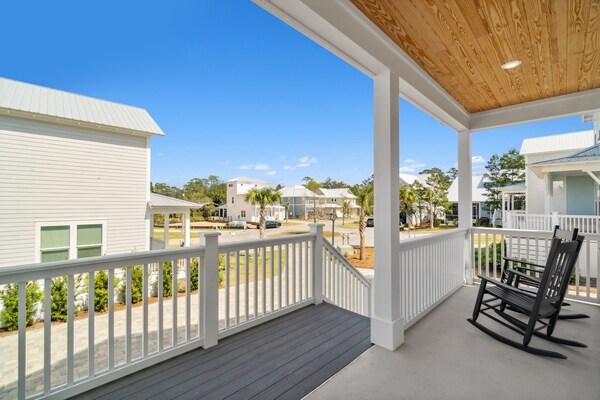 30a Beach House - Pet Friendly, 4 Bikes - Free Round Golf Daily, Beach, Pool - Rosemary Beach, FL