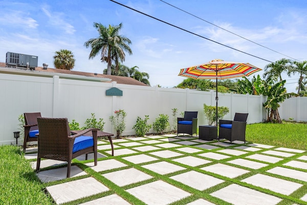 Glam's Guest House In Palm Beach Gardens - Jupiter, FL