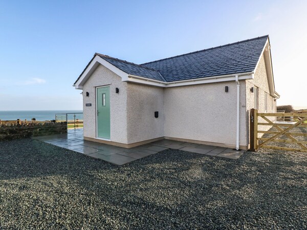 Y Gorlan, Family Friendly, Luxury Holiday Cottage In Moelfre - Moelfre
